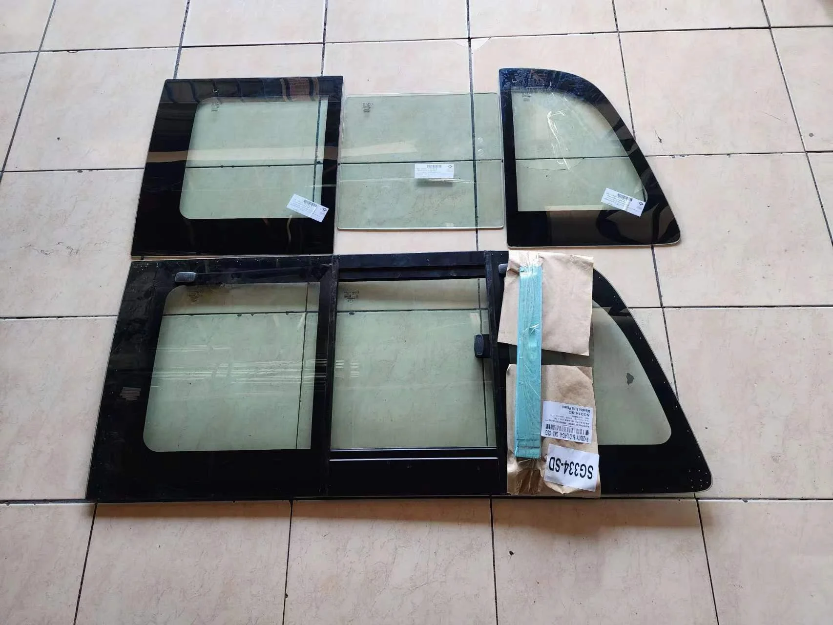 Hiace Van KDH200 Rear Side Window Glass for Quantum 2005-2023