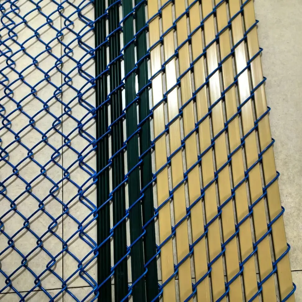 4 ft High White Wave Slat Single Wall Privacy Type of Chain Link Fence ...