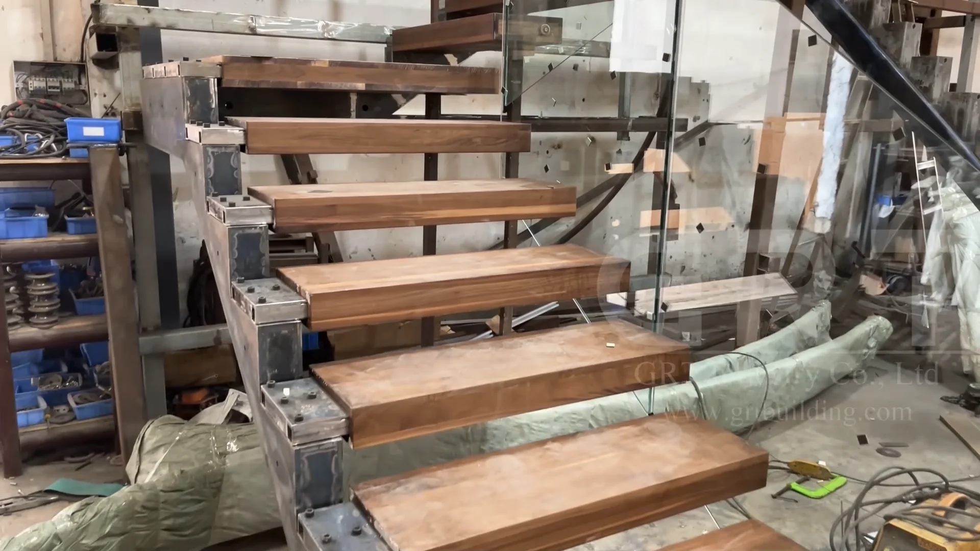 Grt Staircase Modern Glass Railing Invisible Wooden Box Step Floating ...