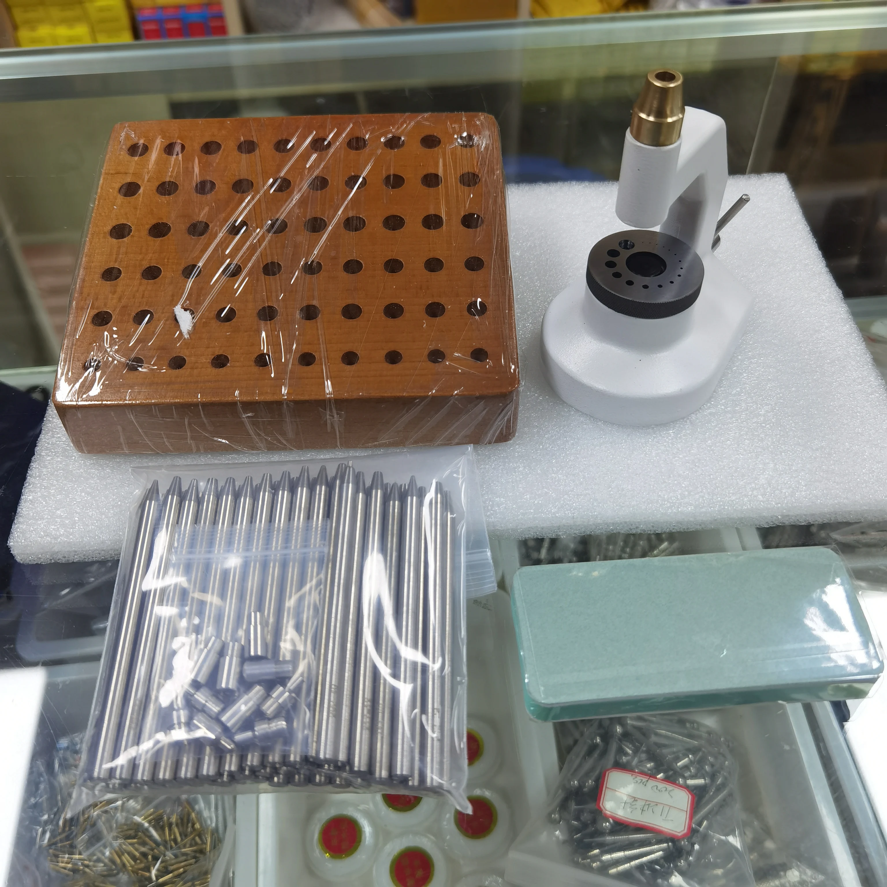 High Quality Watch Repair Tool Set - 60PCS Watchmakers Staking Tool