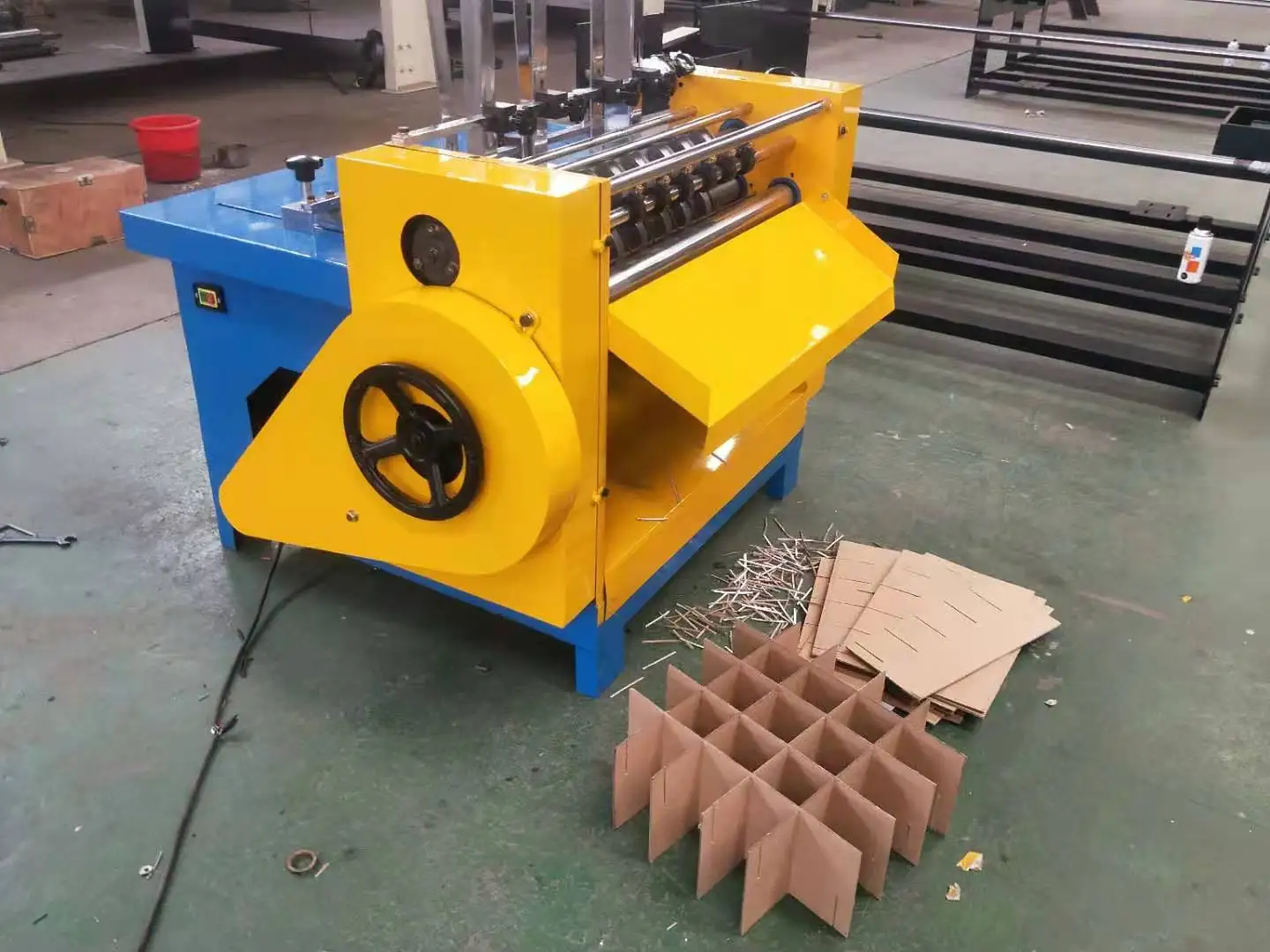 900 Automatic Corrugated Cardboard Partition Slotter Machine / Carton ...