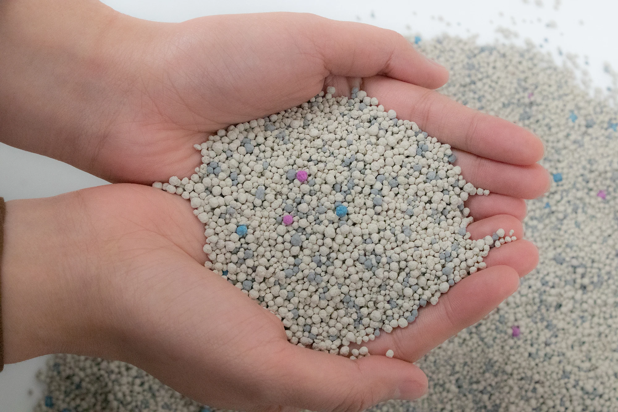 Alibaba.com: OEM Natural Cat Sand, 5L Clumping Bentonite Litter with ...