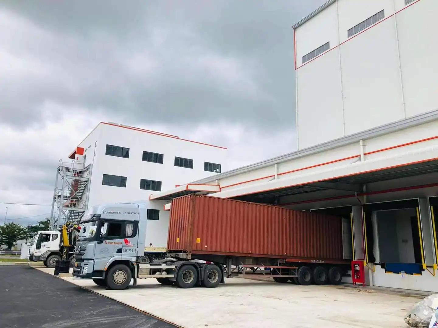 Hydraulic Dock Loading Ramp Electric Dock Leveler For Factory Logistic ...