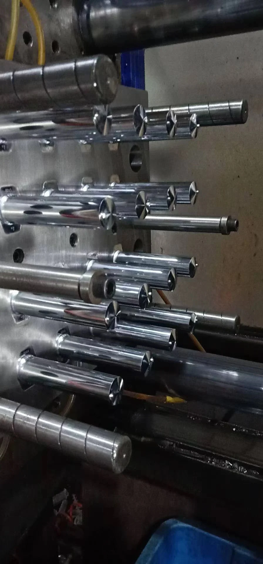 Medical IV Infusion Sets Safety Roller Clamp Manufacturing Making ...