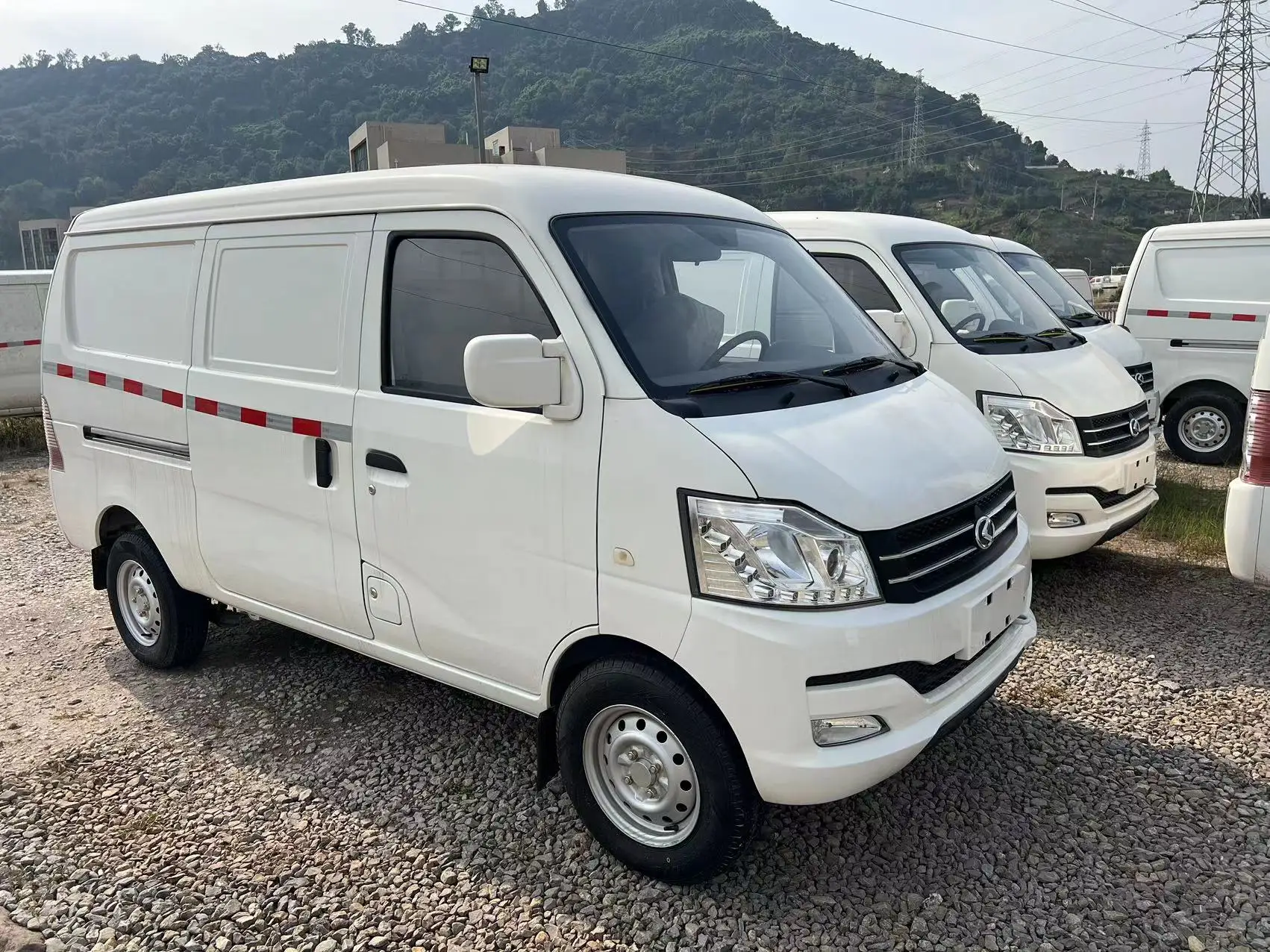 Luxury Minivan Car 2 Seat V3 Gasoline Mini Van from China