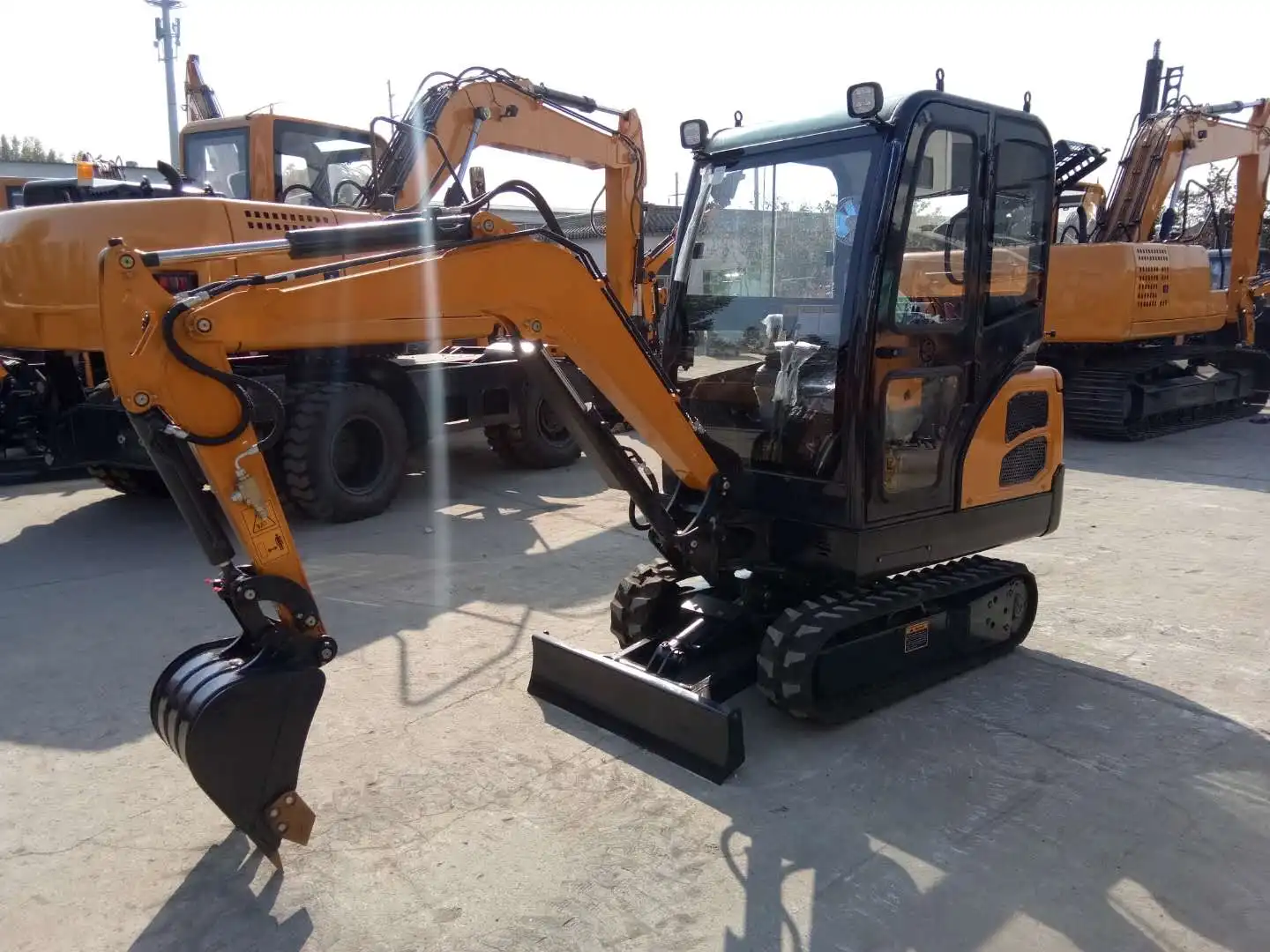 1.8 Ton Hydraulic Mini Digger Farm Bagger Excavator 1.8 Ton Mini Digger ...