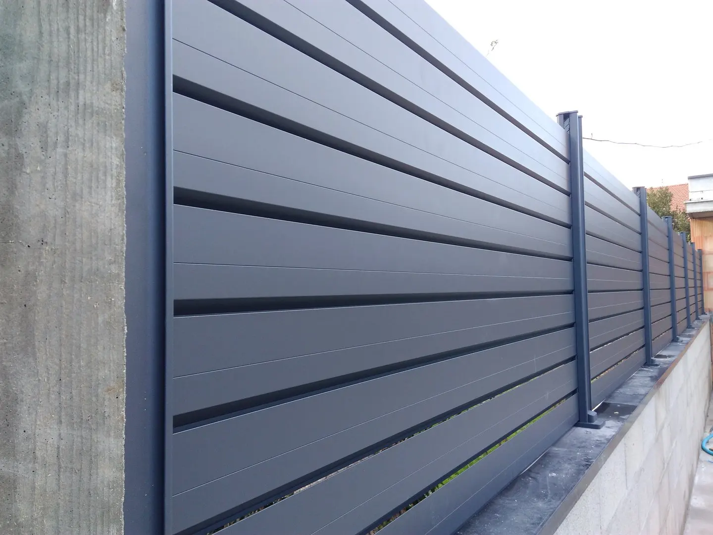 Sistema De Vallas De Listón De Aluminio,Vallas De Diseño Moderno - Buy ...