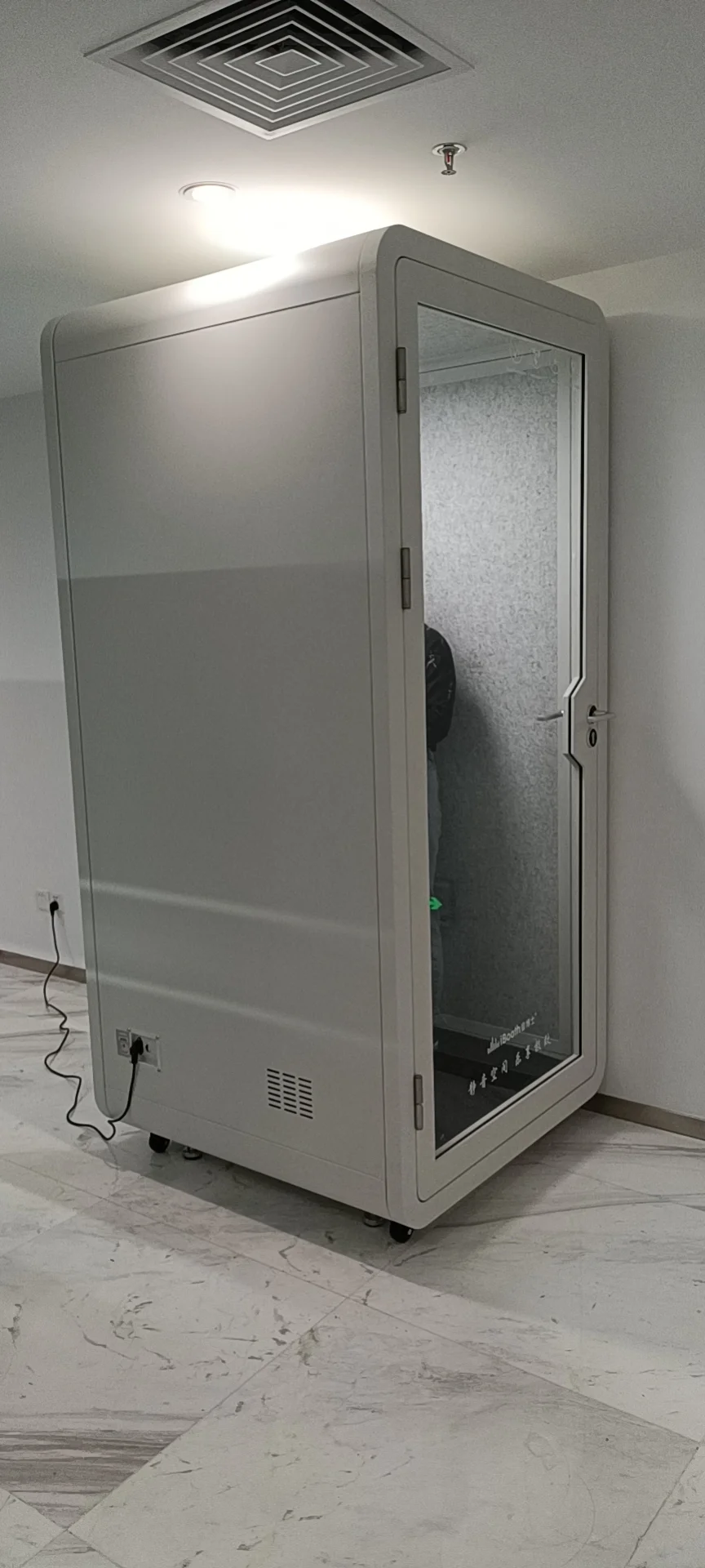 Modern Single Person Work Pod - Privacy & Acoustic Quality