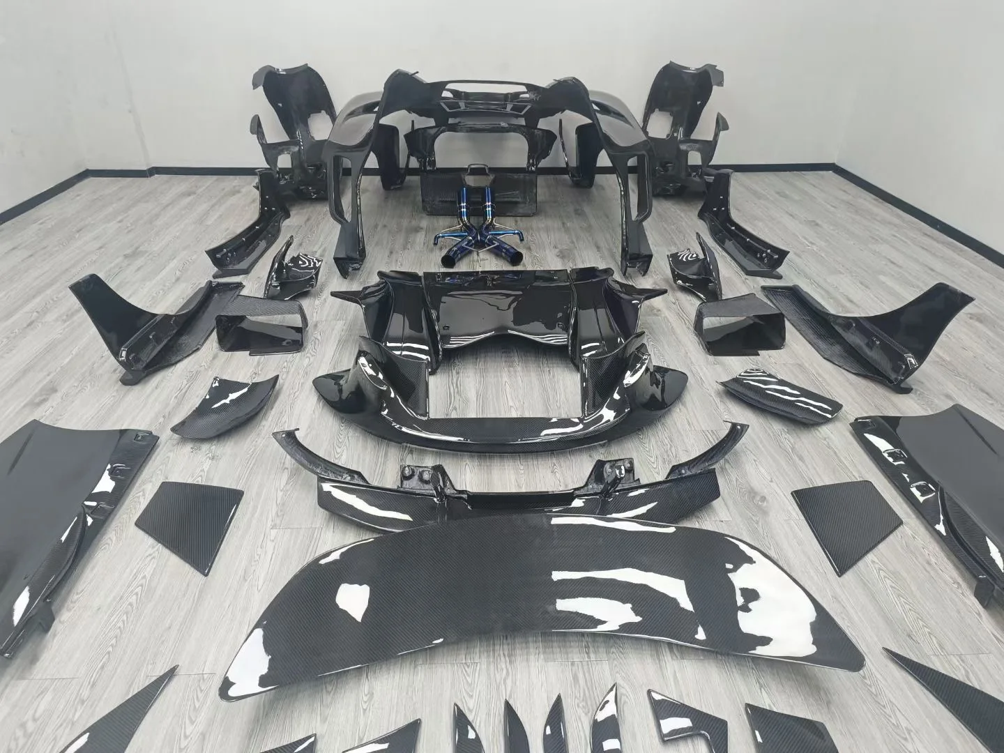 McLaren P1 GTR Dry Carbon Fiber Body Kit - Bumper, Fenders & Side ...