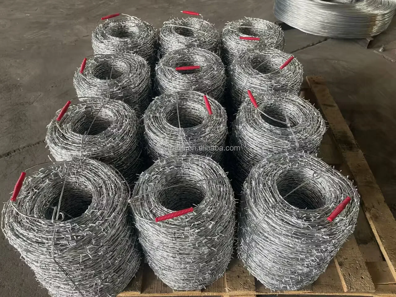 Shop Our Factory Preferential Price Sale on Barbed Wire Fence
