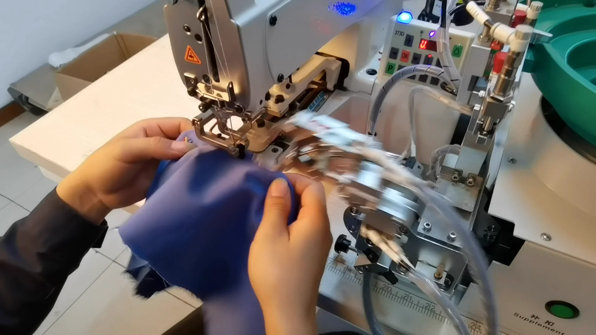 Automatic Industrial Hole Metal Button Attach Attaching Machine Auto ...