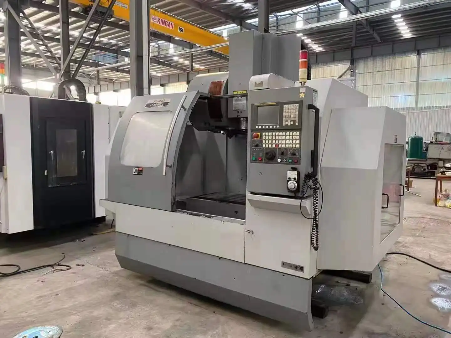 Alibaba.com: Leadwells V-40 VMC 1050 CNC Vertical Machining Center with ...