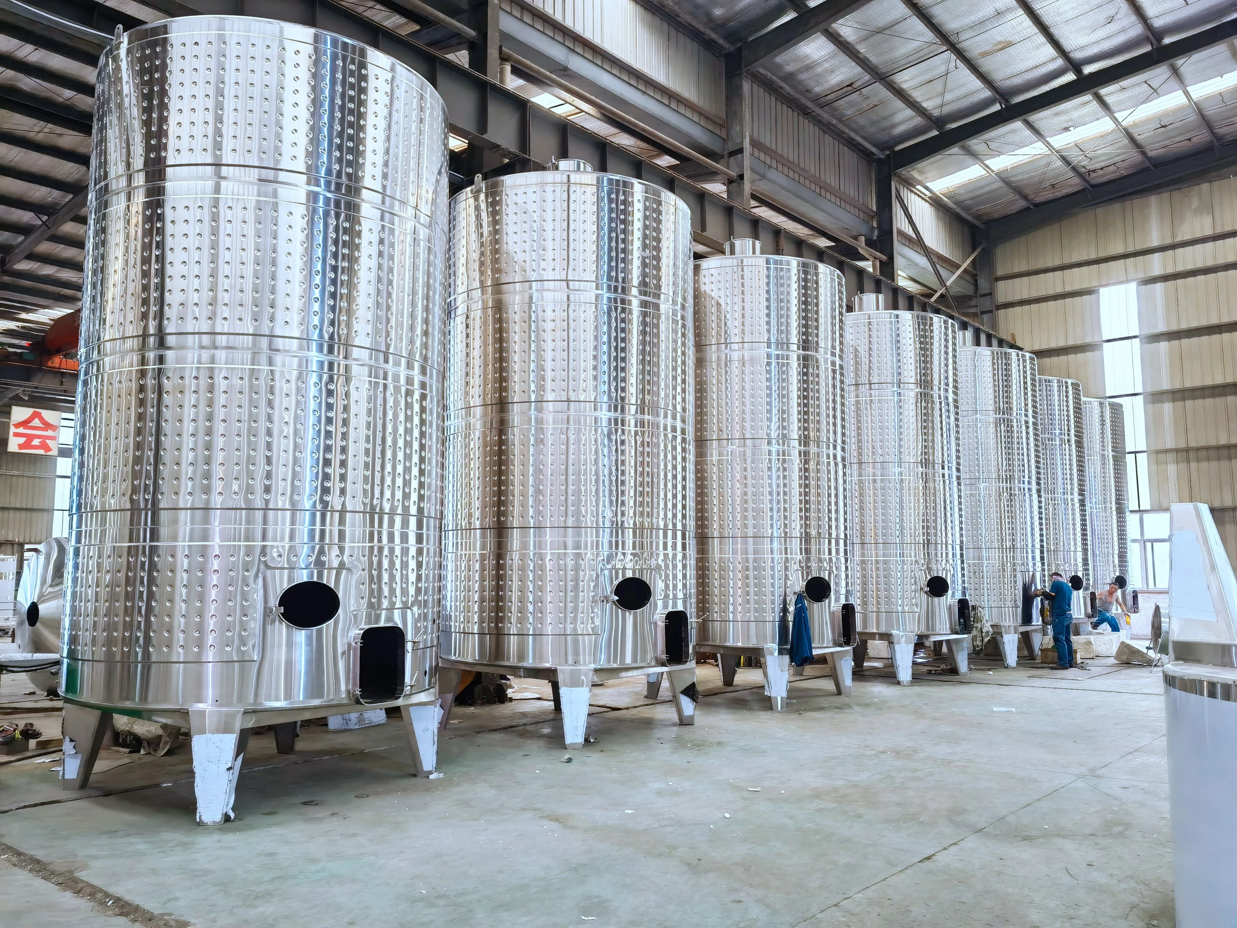 SUS304 Wine Fermenter Equipment - Efficient Cooling Tanks