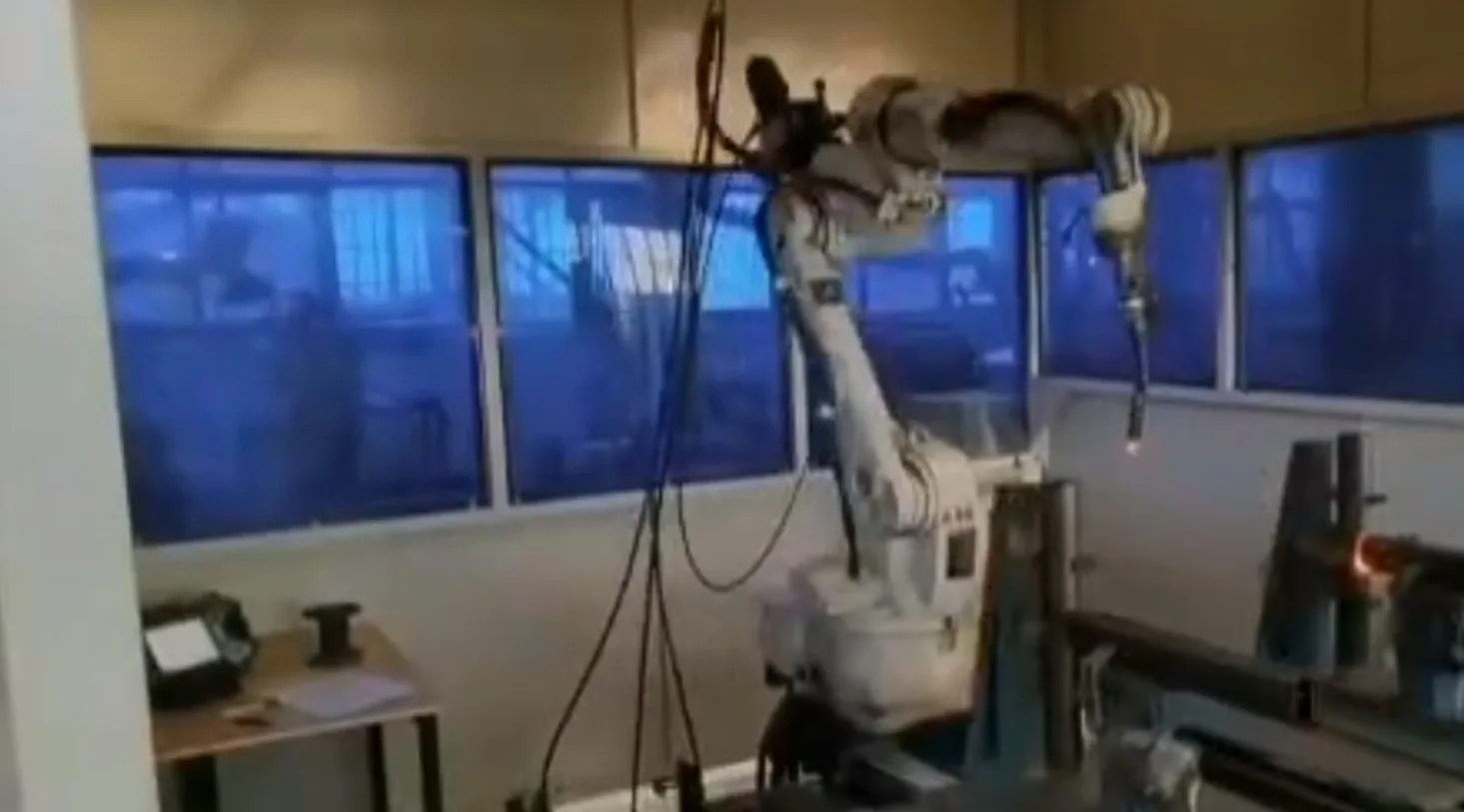 Abb Welding Robotic Arm Irb 4600-45/2.05,Paired With Cngbs Brand ...