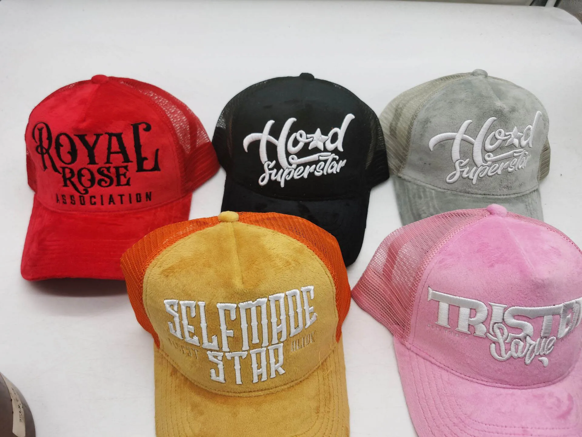 Wholesale Mesh Custom Velvet Trucker Cap 6 Panels Custom Applique Patch ...
