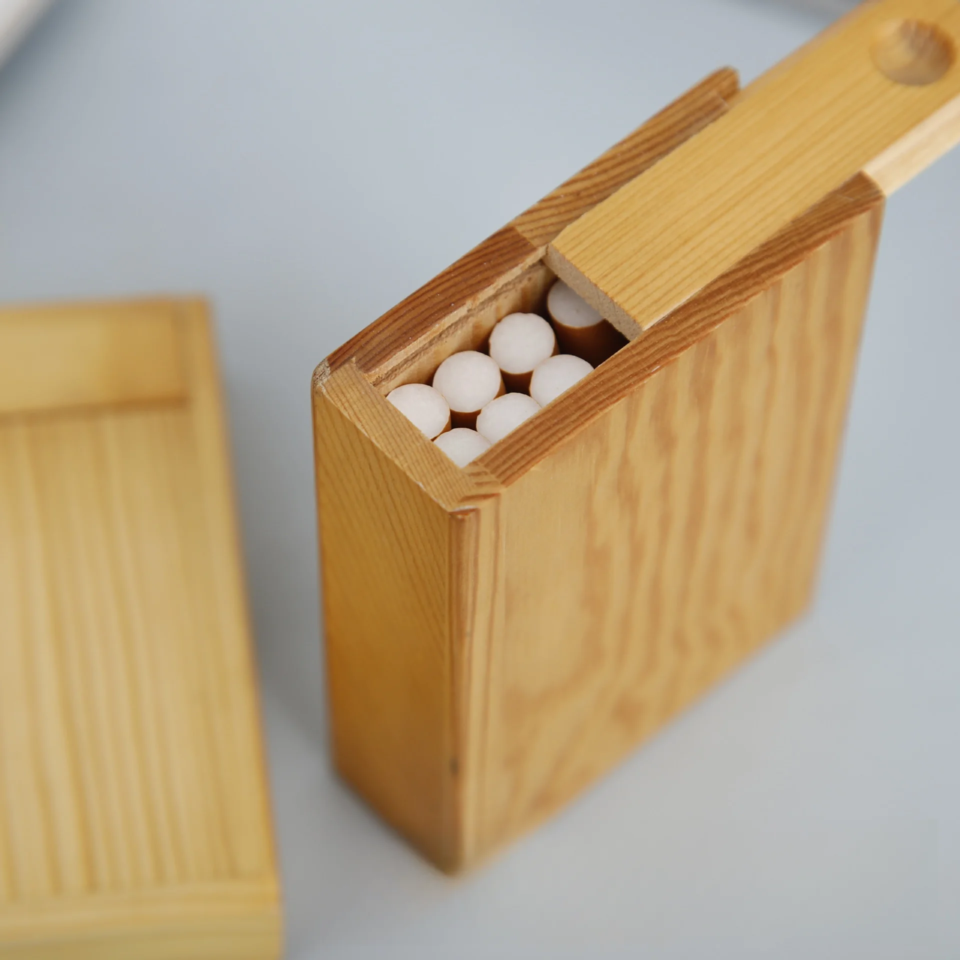 Creative Solid Wood Cigarette Box With Flip Top Design 10 Coarse & 15 ...