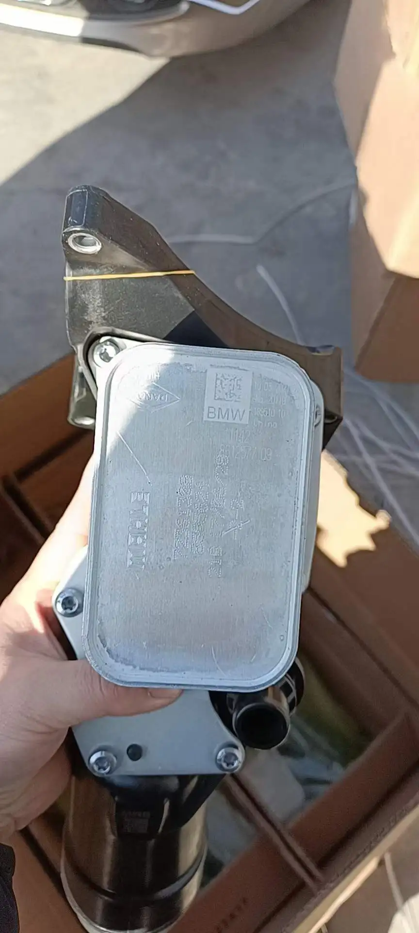 B48 B47 1 2 3 5 X3 X4 X5发动机机油滤清器11428596283的高品质机油滤清器底座11428586673 ...