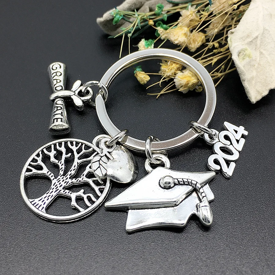 30 Models Senior Class of 2024 Graduation Gift Key Chains