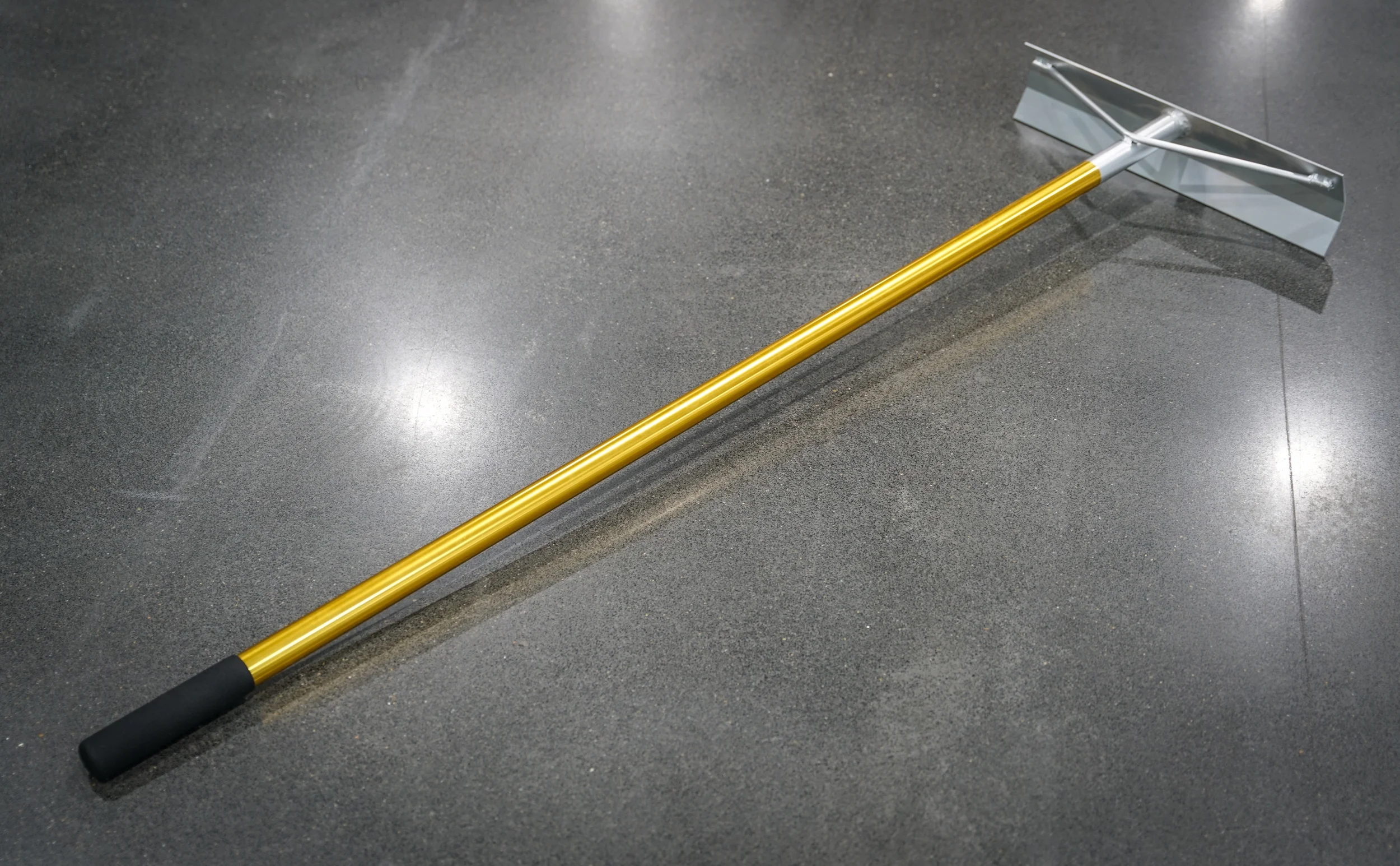 AMF Concrete Spreader - Durable & Adjustable Tool for Finish Works