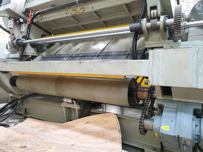 Cnc Spindless Rotary Veneer Peeling Lathe Machinery Sl2600/5b - Buy ...