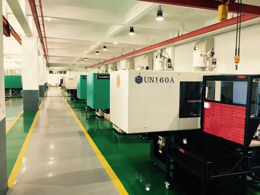 175oz Big Square Plastic Popcorn Bucket With Scalloped Top Edge ...