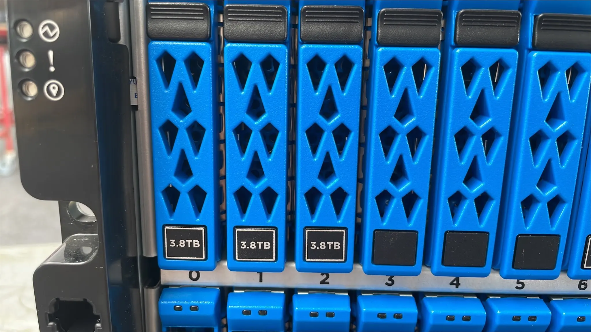Netapp Aff A800 Filled Up With Nvme 3 84tb X 24 Networking Data Storage