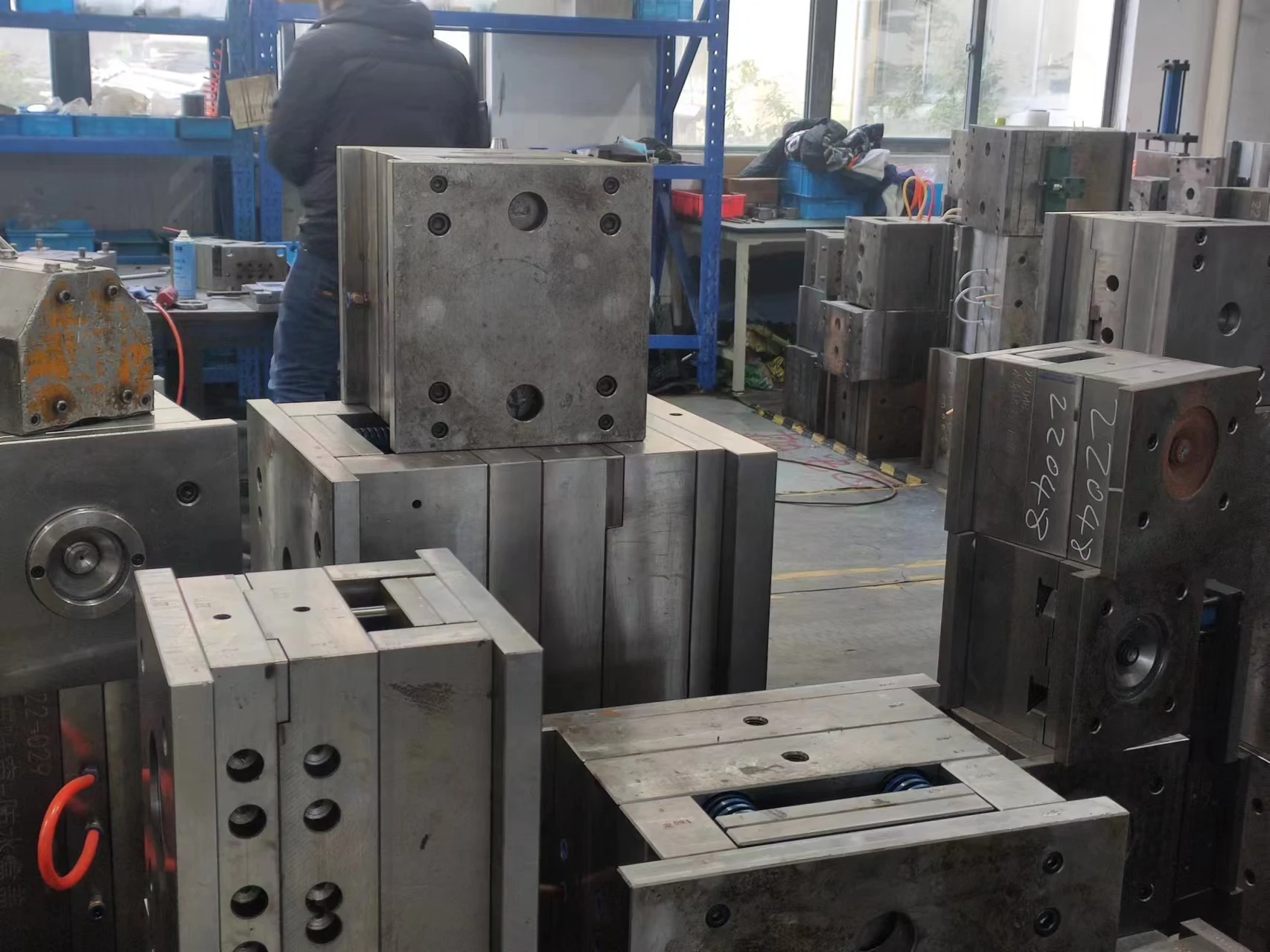 Alibaba.com: Zhejiang Plastic Mould Maker toy car molds, shell molding ...