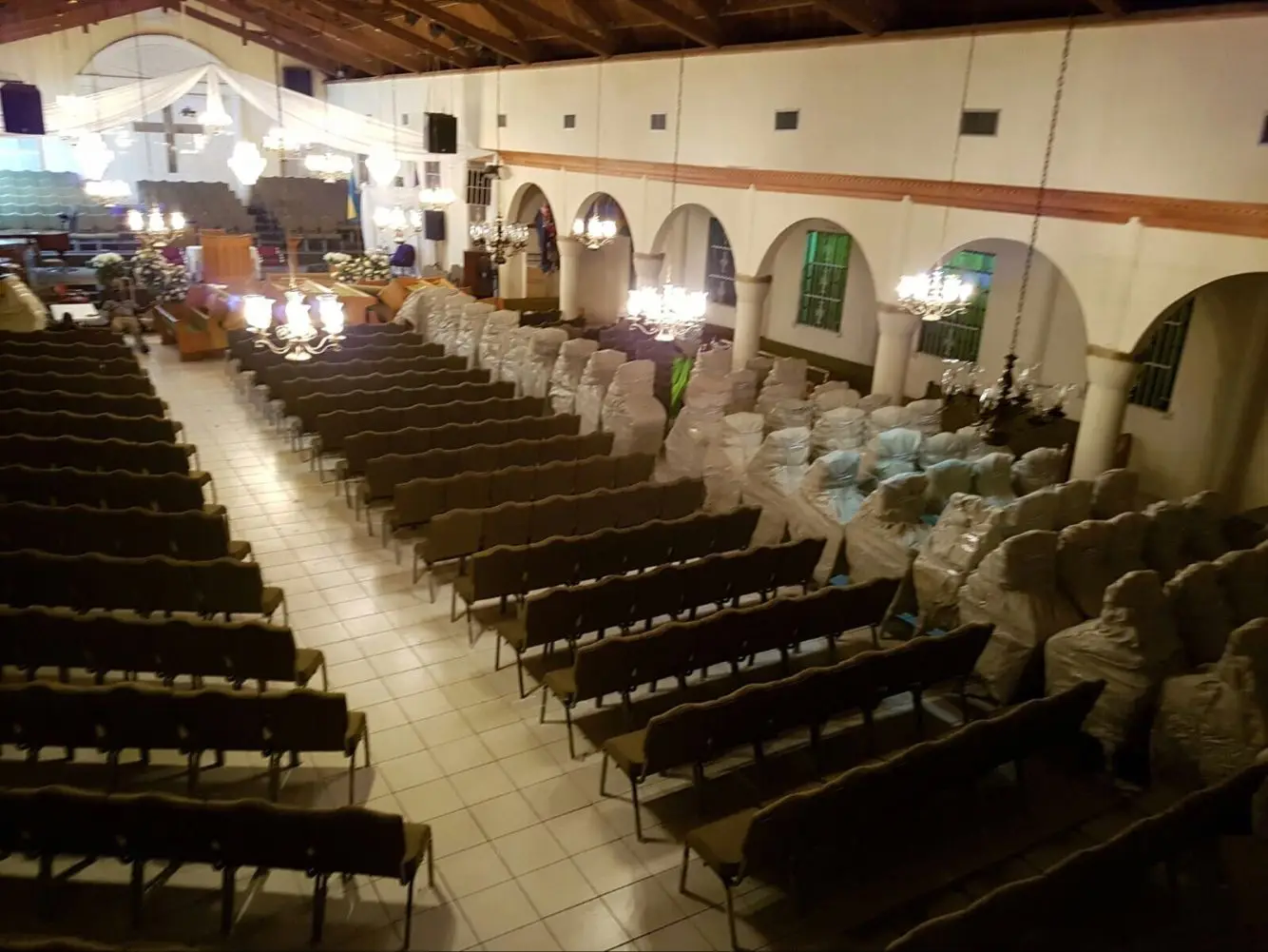 Interlock Padded Church Chairs Stackable Metal Upholstered Church Chair ...