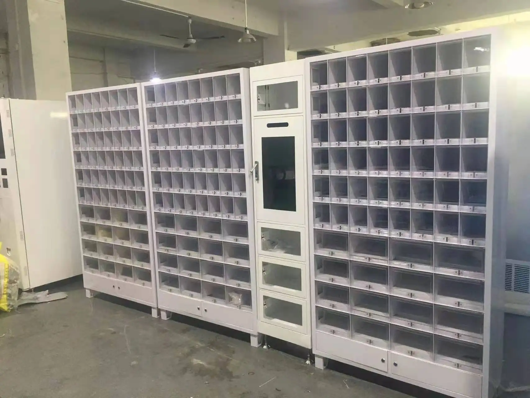 Haloo Vending Machine Supplier - Hot Food Locker Solutions