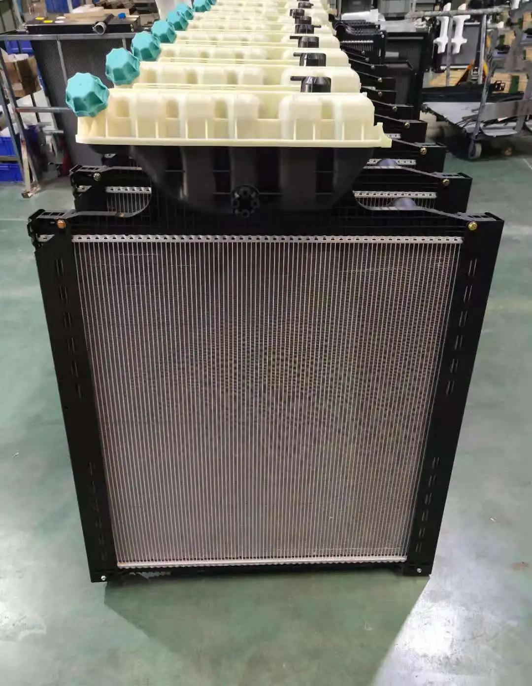 用于梅赛德斯奔驰AXOR卡车散热器9405001503质量保修奔驰卡车AXOR ACTROS atogo SK NG ECONIC ...