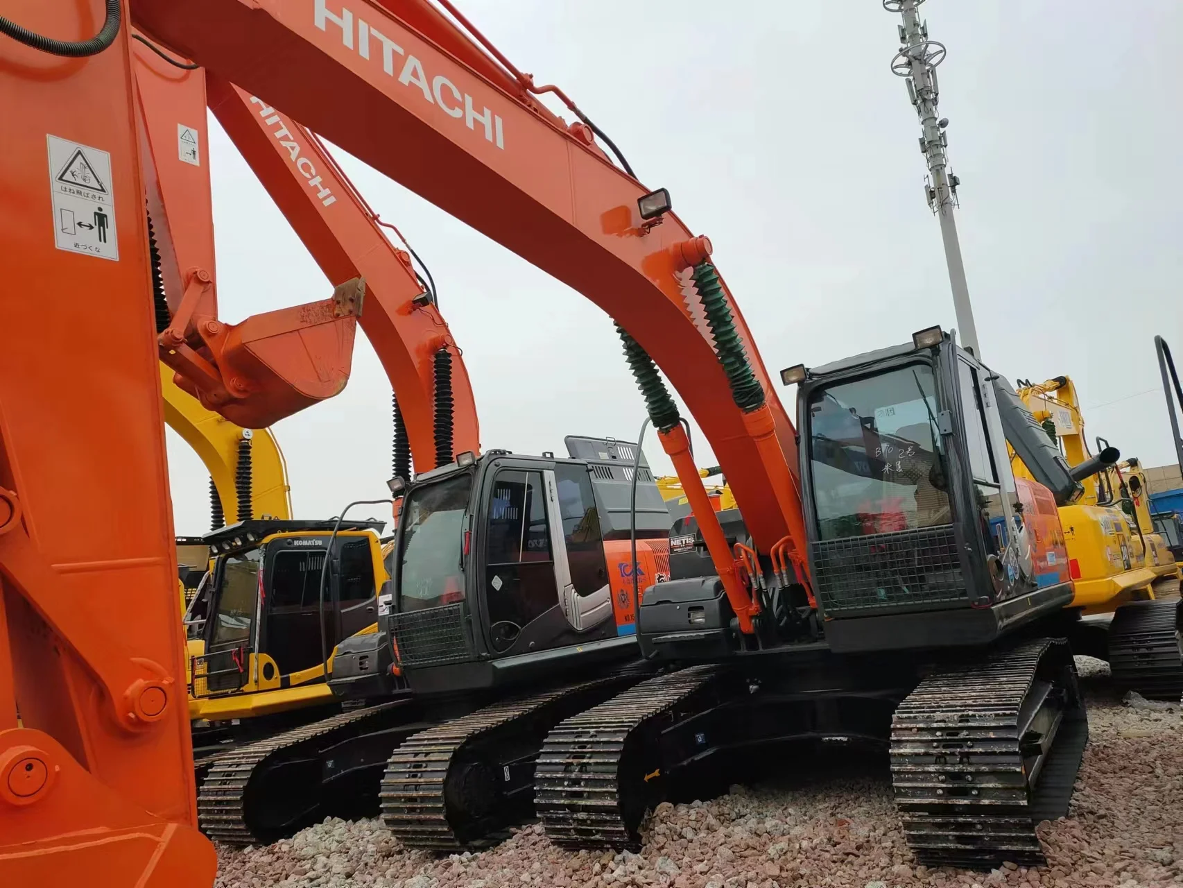 Used Excavator Hitach Zx200 Heavy Equipment 20 Tons - Buy Excav ...