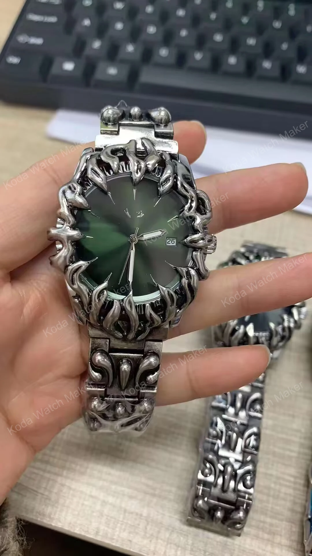 Custom Design Strange Twisted Claw Unique Watch for Men
