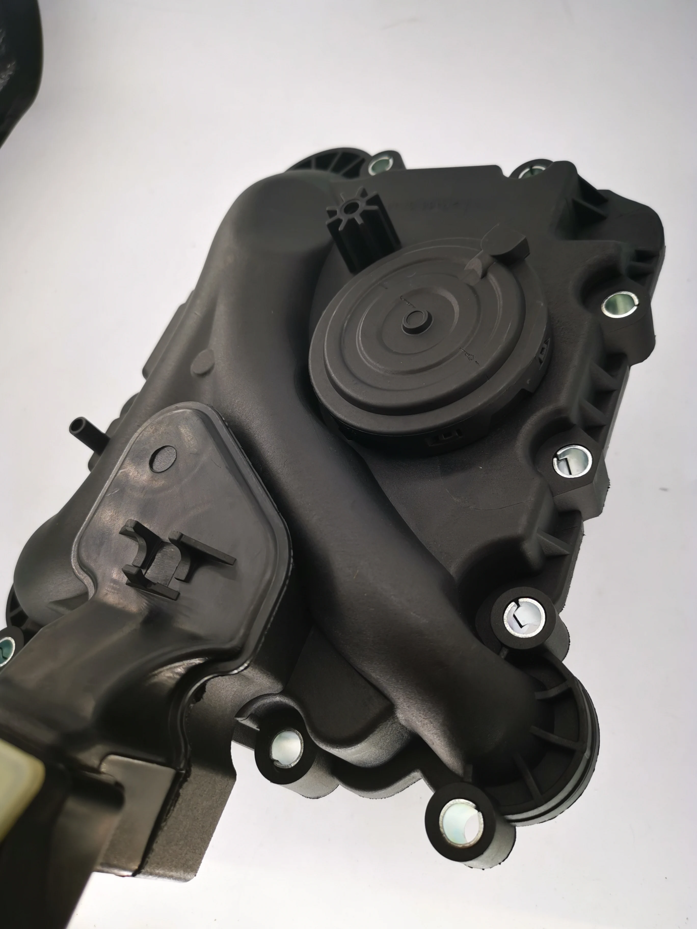 适用于奥迪Q5 A6 C6 A5 Q7 06E103547F 06E103547AC 06E103547Q的发动机曲轴箱通风阀油分离器 ...