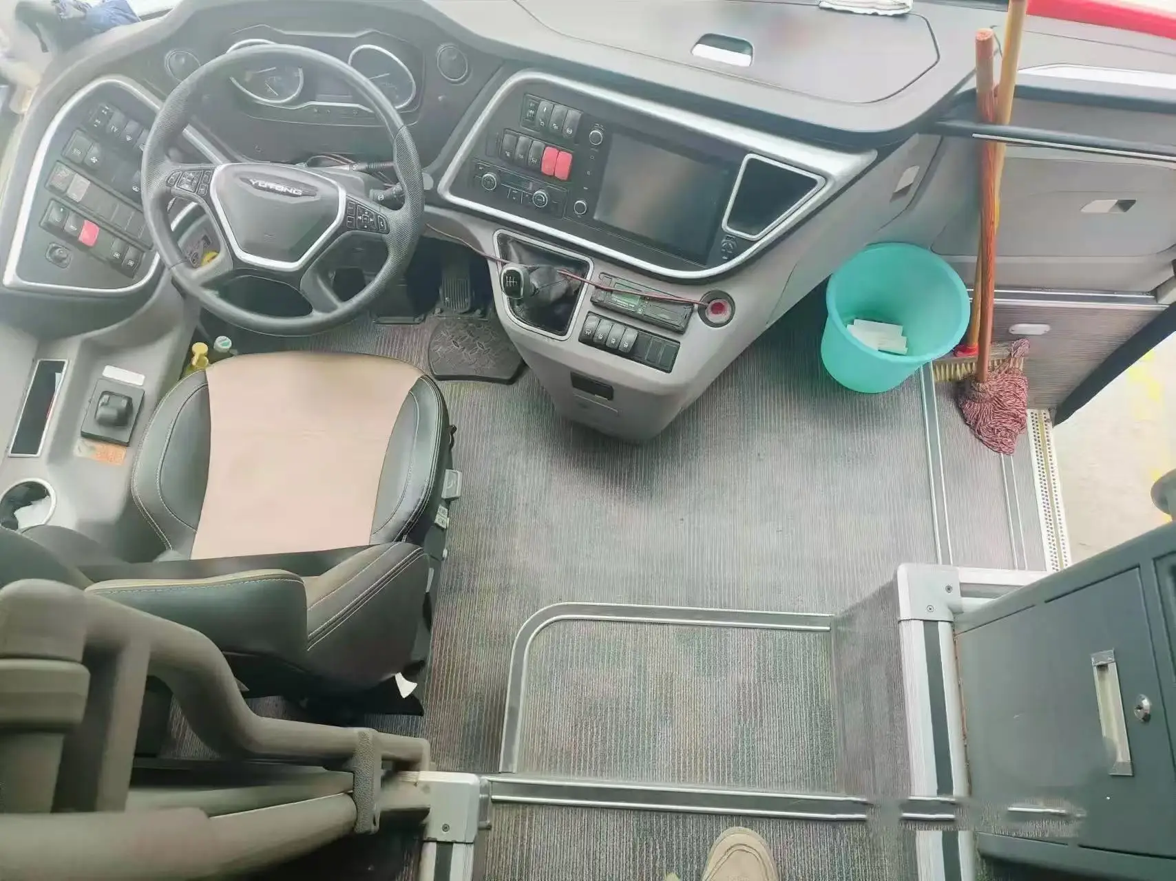 Best-selling Quality Second-hand Tourist Road Passenger Car ZK6128, 50 ...