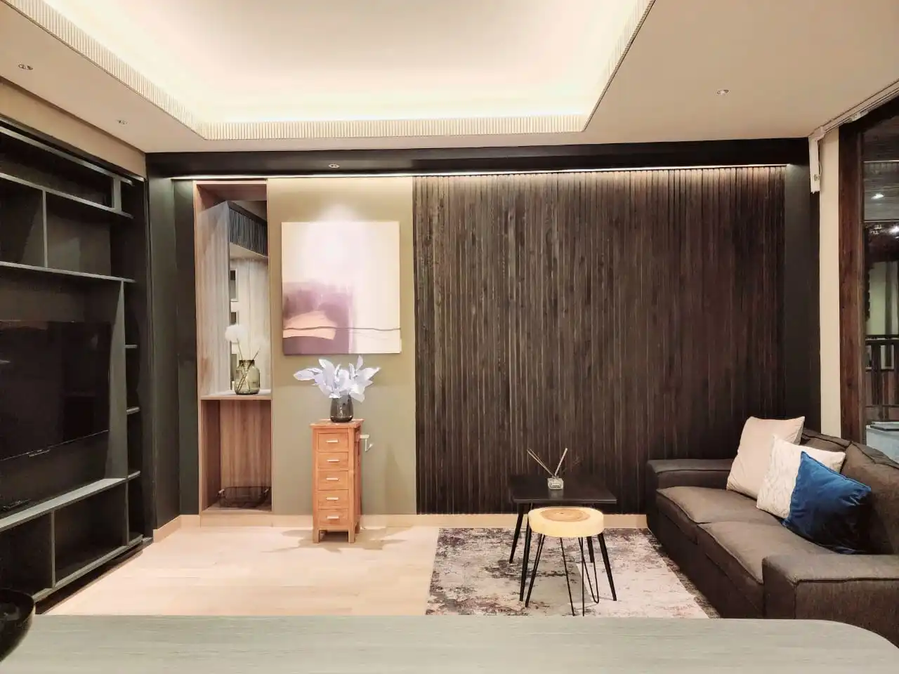 Smart Space-Saving Solutions with Automatic Murphy Beds