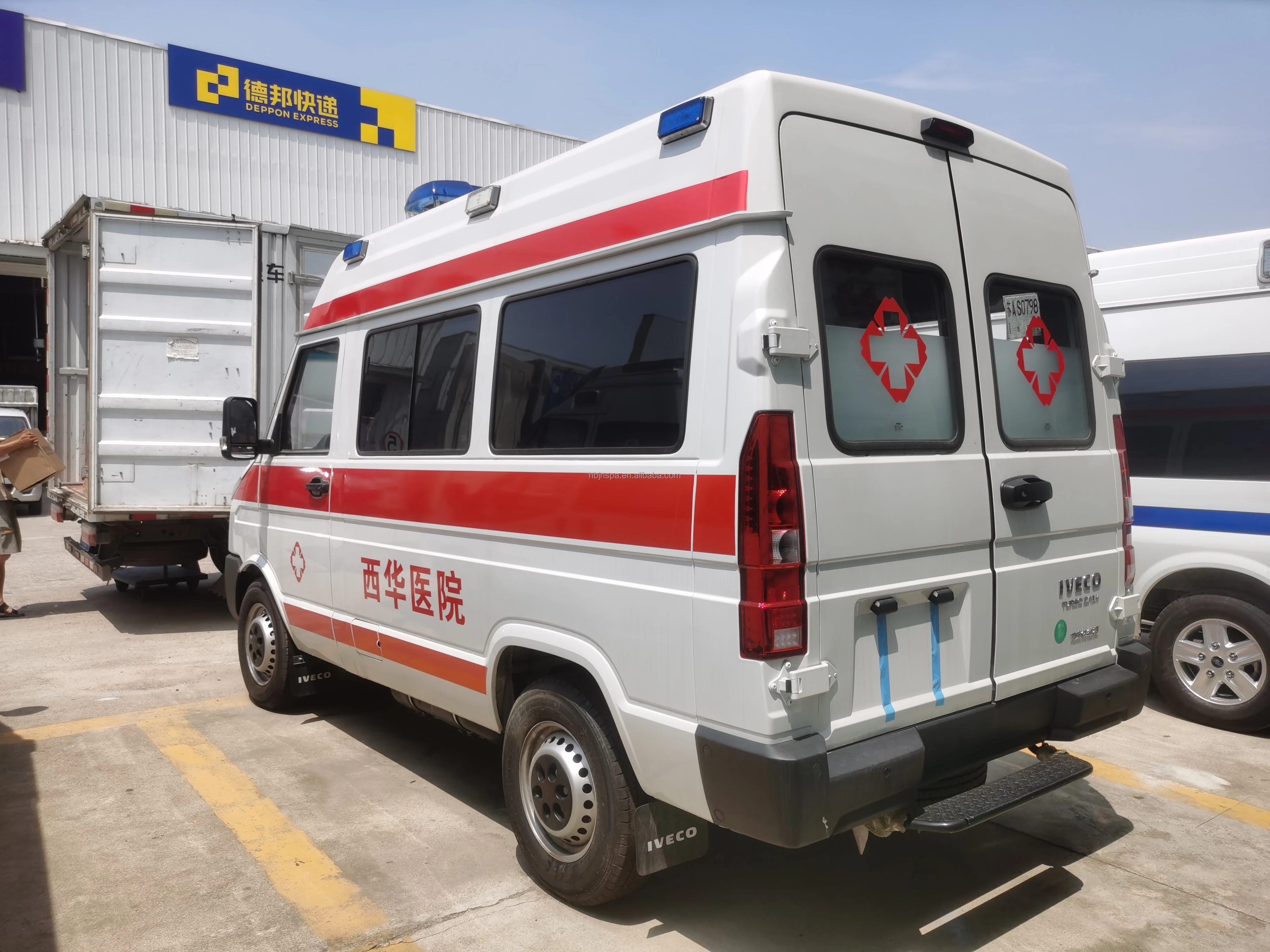 4WD Medical Ambulance Transport Type with Diesel Euro 4 5 6 Engine ...