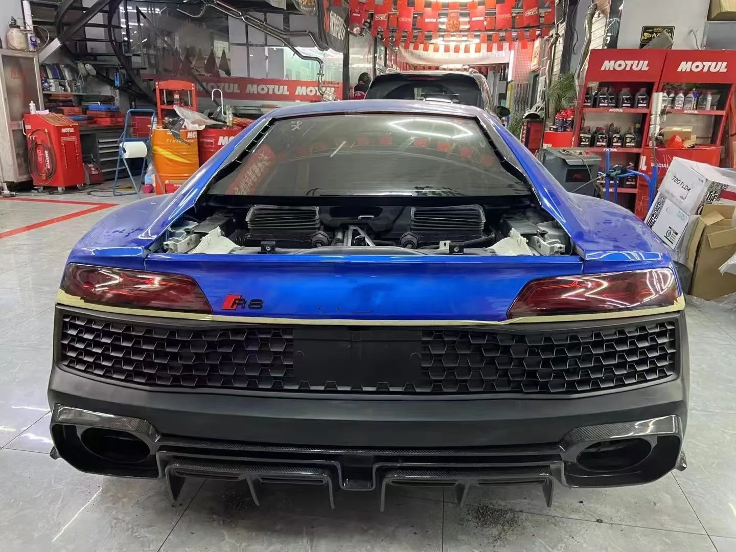 Audi R8 Body Kit - Upgrade to 2022 Style Bumpers & Carbon Fiber