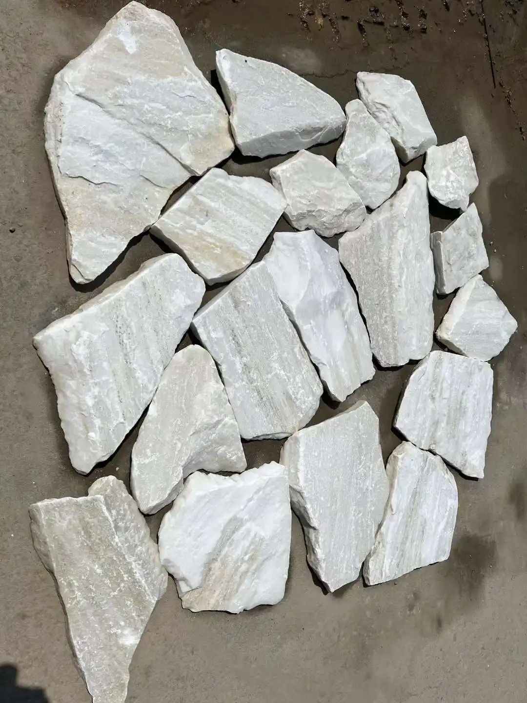 Limestone Travertine Quartzite - Durable and Stylish Flooring