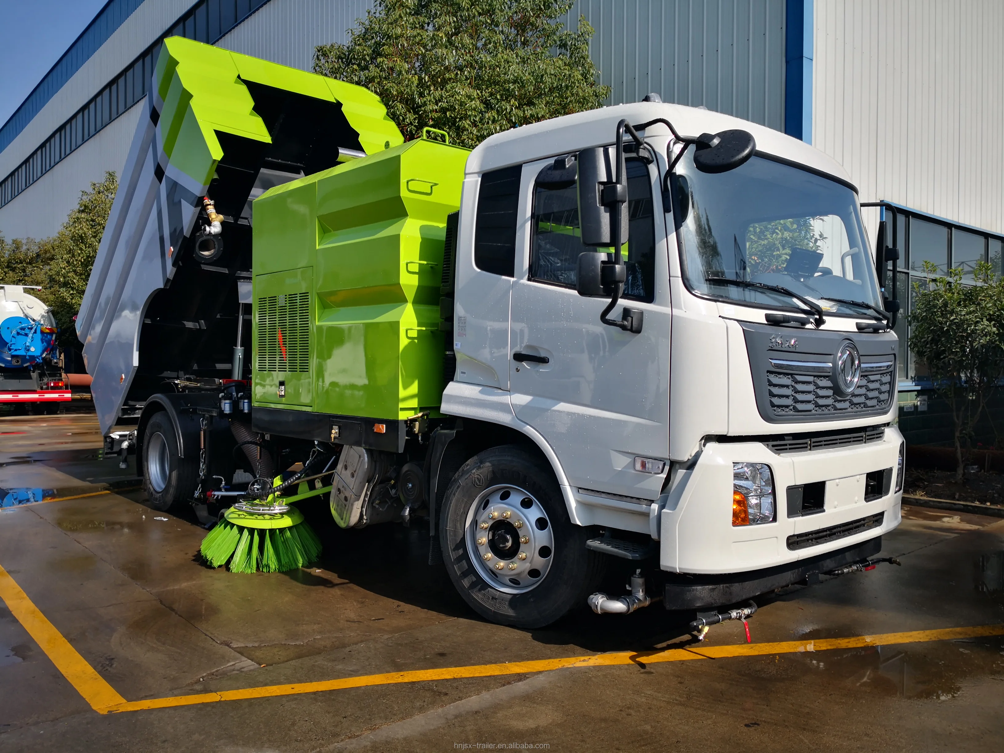 Dongfeng 14000 Liters Vacuum Road Sweeper Cleaning Truck With Water ...