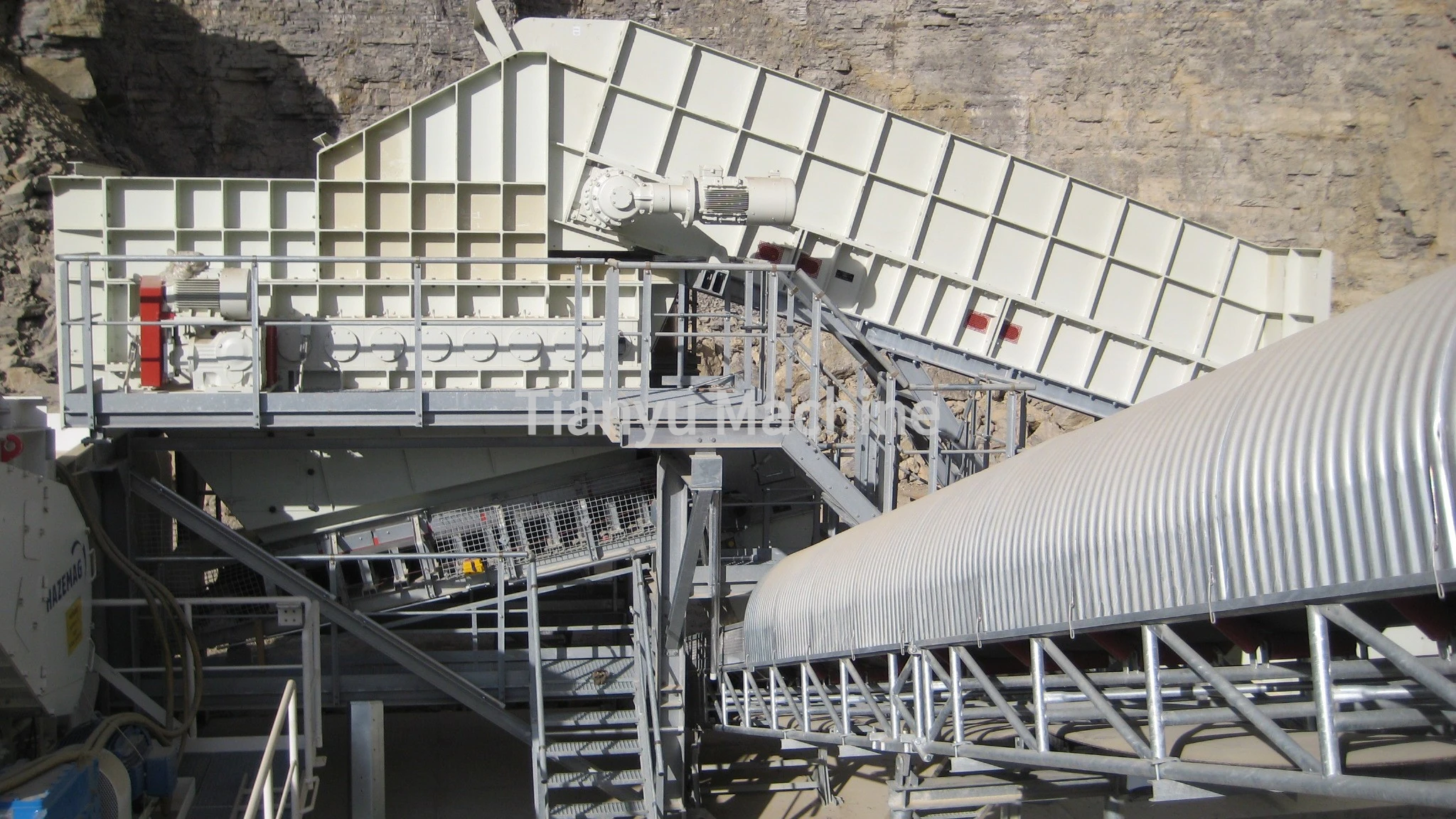 Heavy Duty Buckling Handling Apron Feeder for Iron Ore