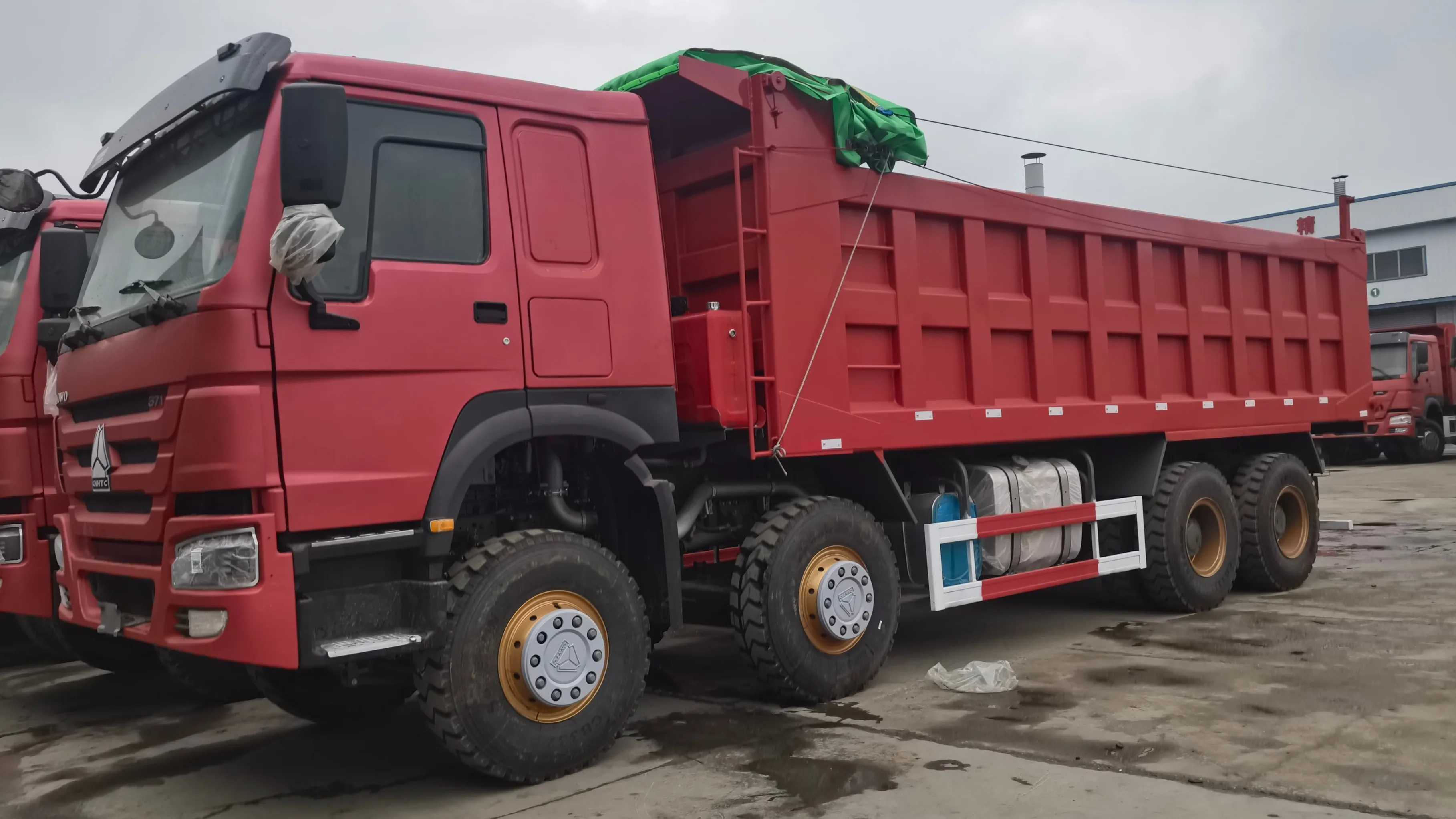 Used Sinotruk Howo 371hp 8x4 Dump Trucks With Automatic Tarpaulin - Buy ...