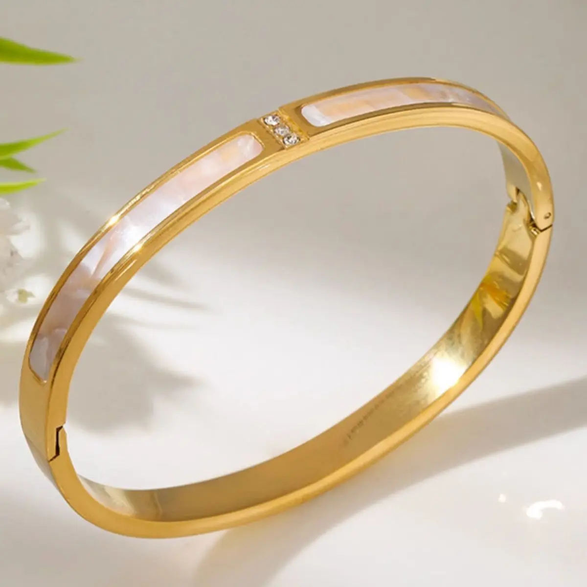 Wholesale Women's 18k Gold Diamond Shell Bangle Zirconia Stainless ...