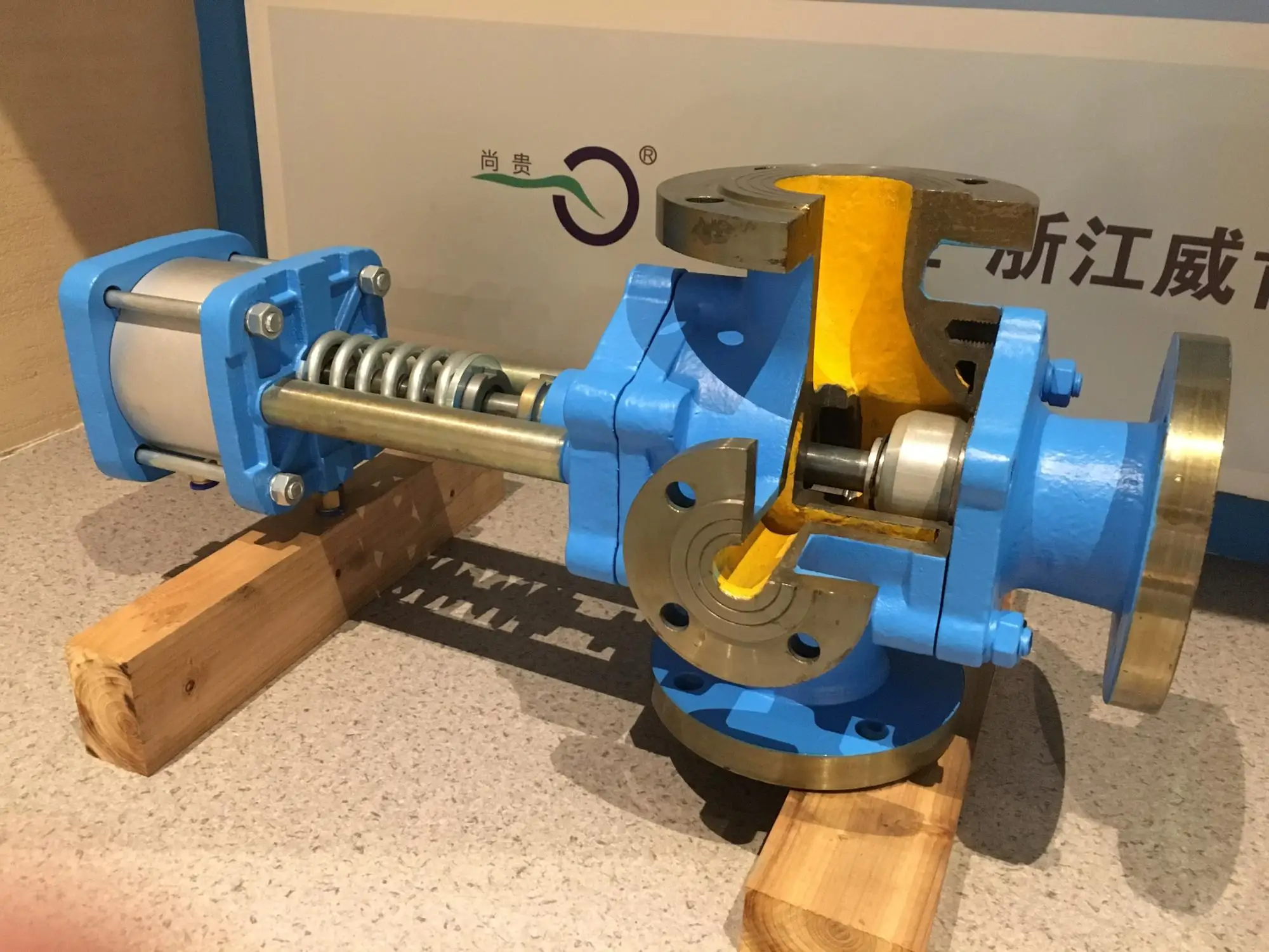 Three-way Pneumatic Valve With Insulation For Bitumen Or Asphalt Pump ...