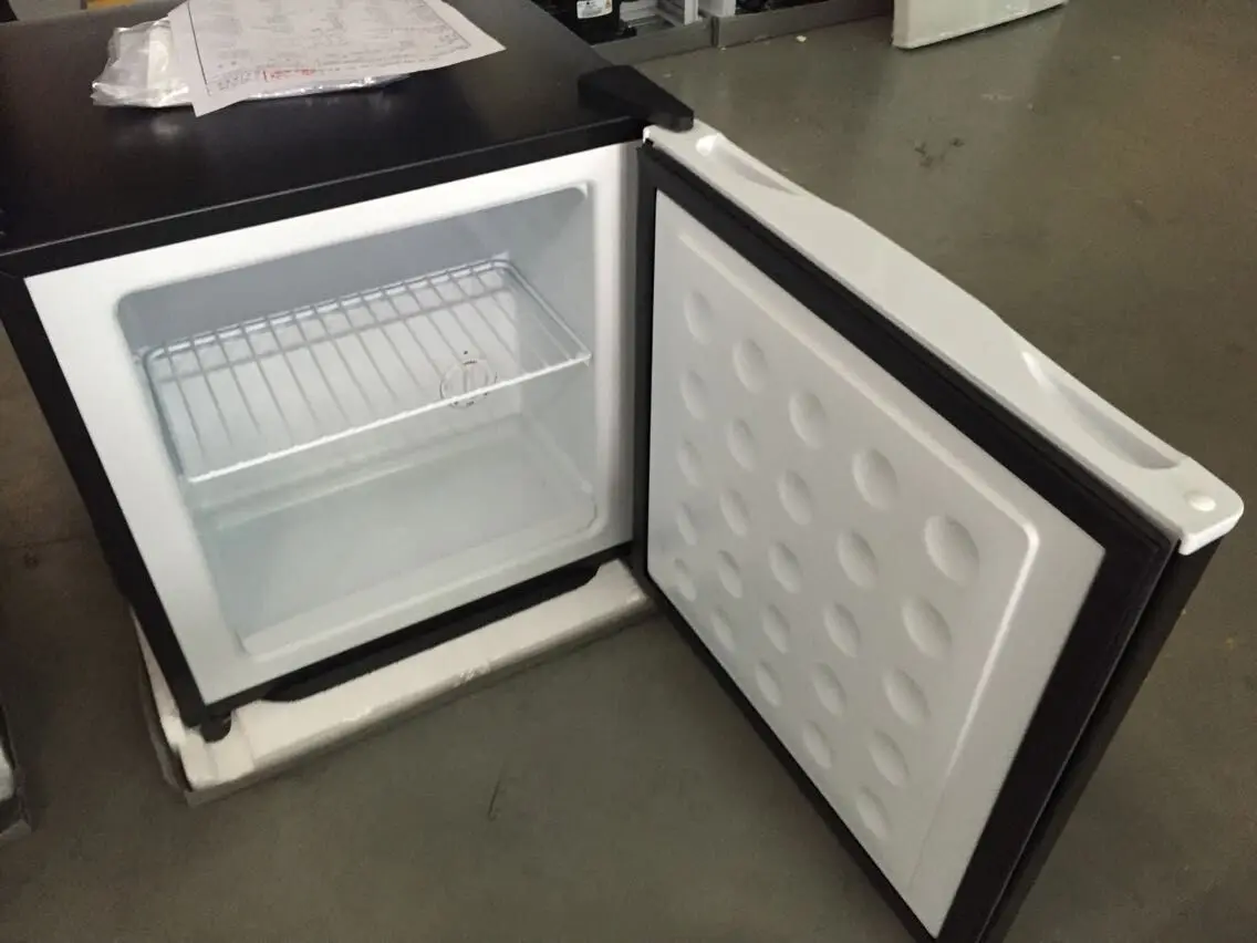 Thermoelectric Minibar Heat Pipe Cooling Refrigerator