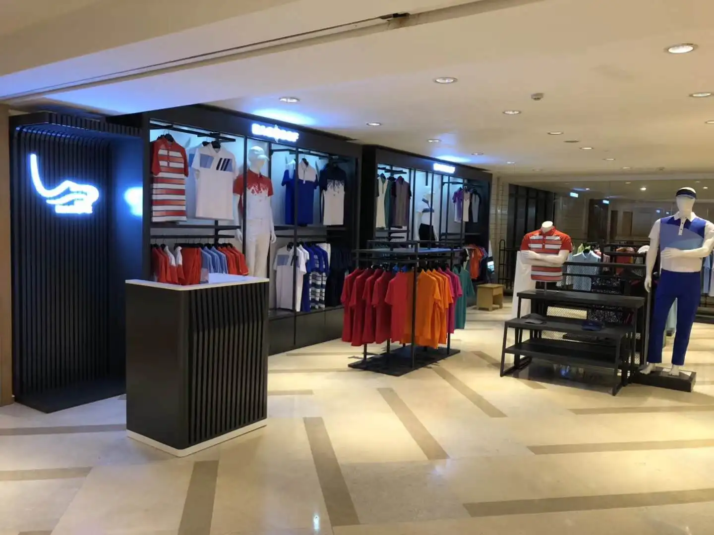 Portable Wall-Mountable Golf Bag Display Rack Hockey Stick Holder Wall ...