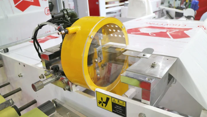 Interleave Rolling Garbage Bag Making Machine| Alibaba.com