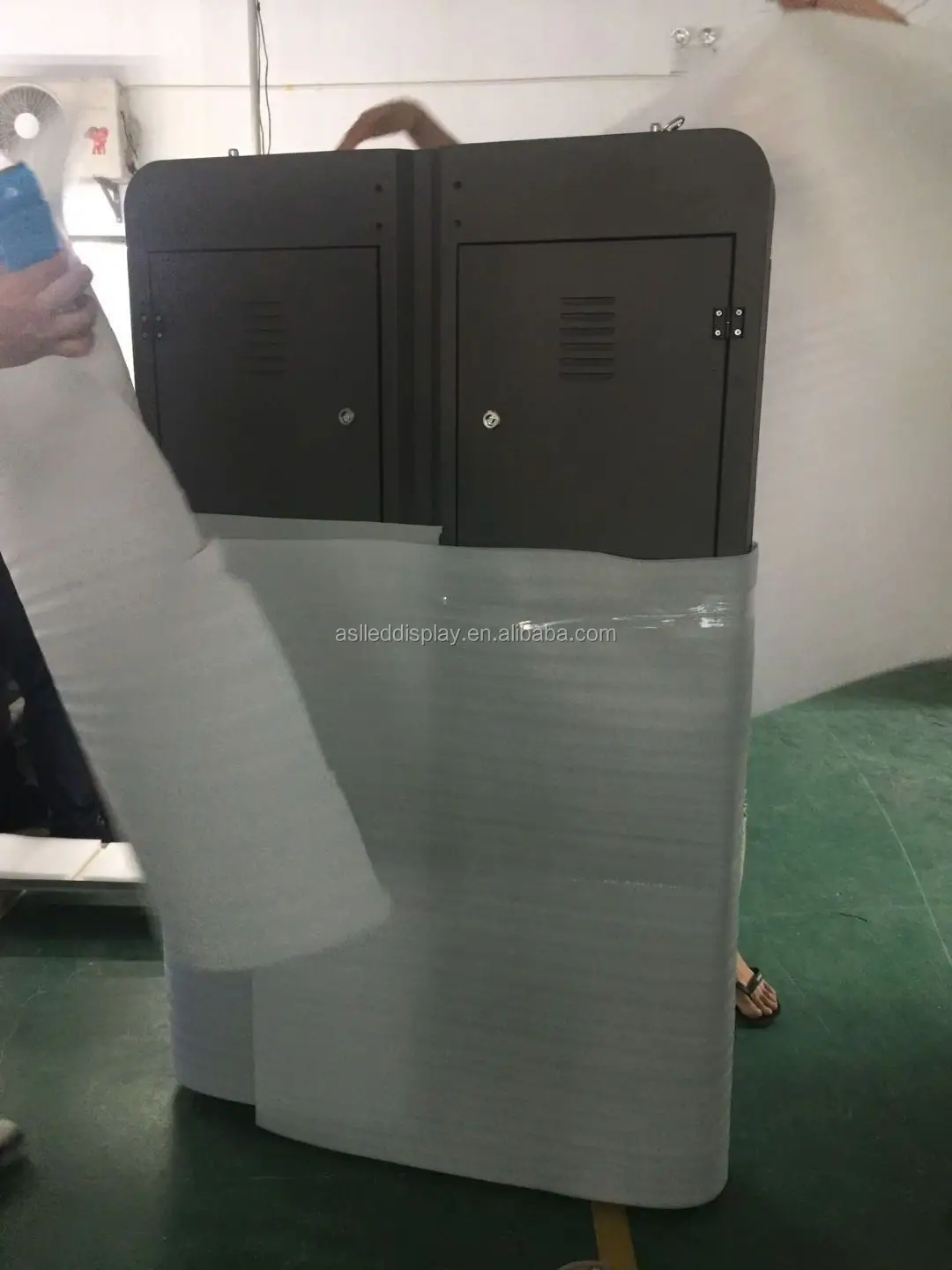 Smart LED Street Advertising - P5 Lamppost Display