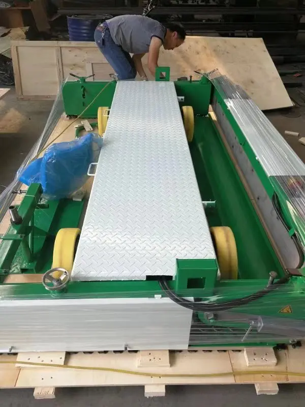 Epdm Rubber Paver Laying Machine Concrete Road Construction Machine Ld ...