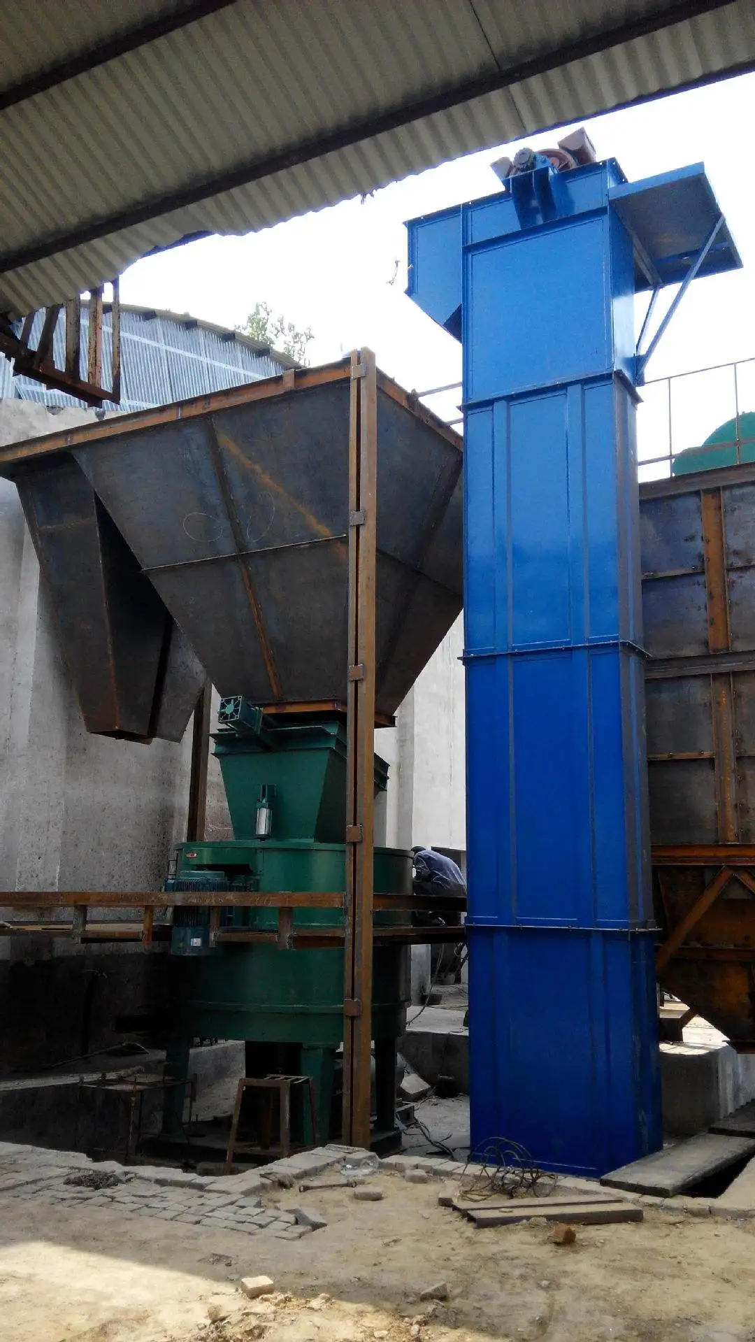 Industrial Vertical Lifting Conveyor Bucket Elevator Machine - Buy ...