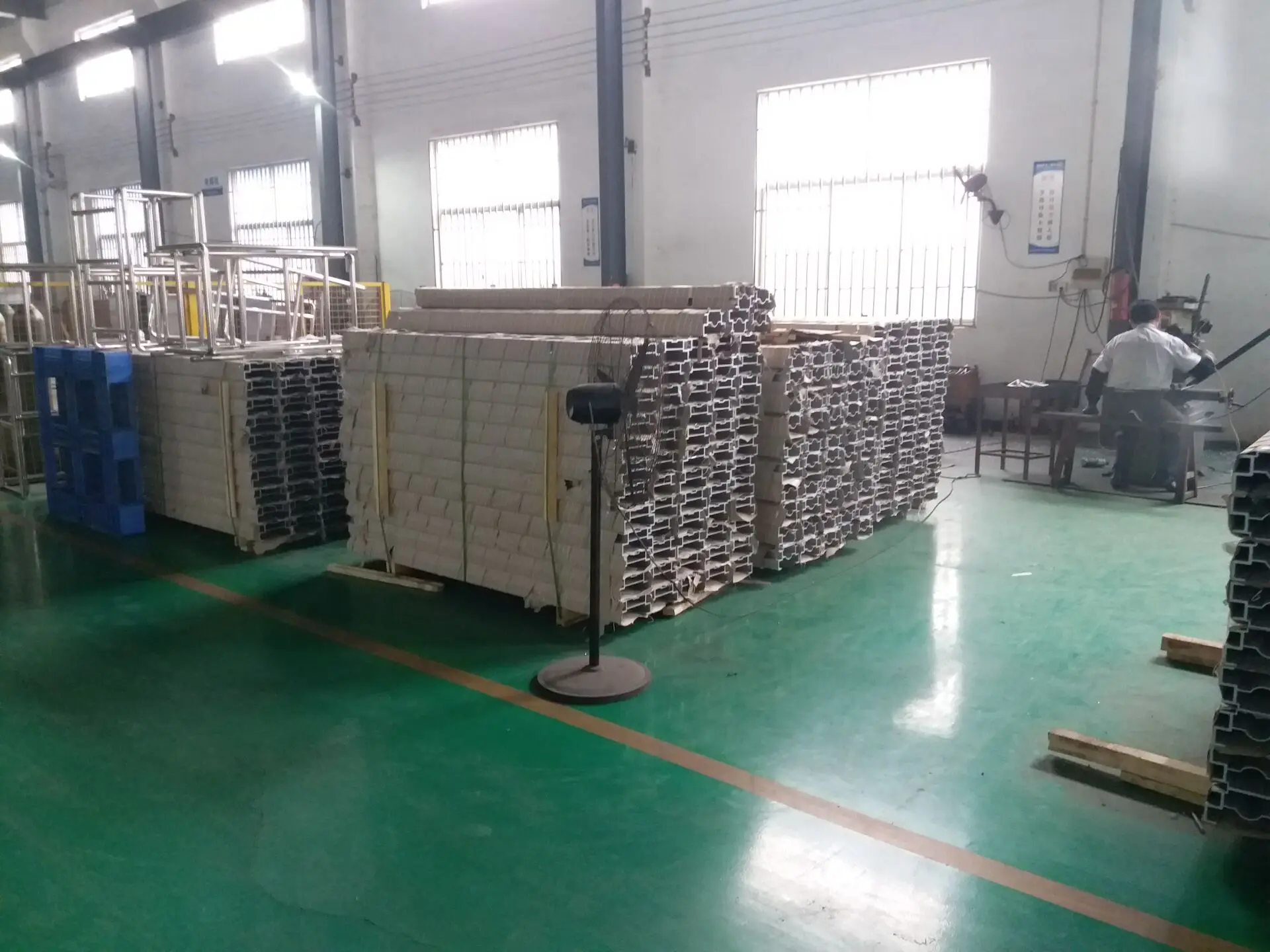 Adjustable Hydraulic Antiskid Unloading Mobile Ramp Slope Bridge - Buy ...